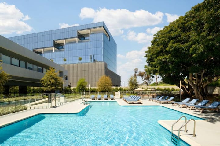 Near Lax With Heated Pool, Bar & Coastal Dining - Culver City, CA