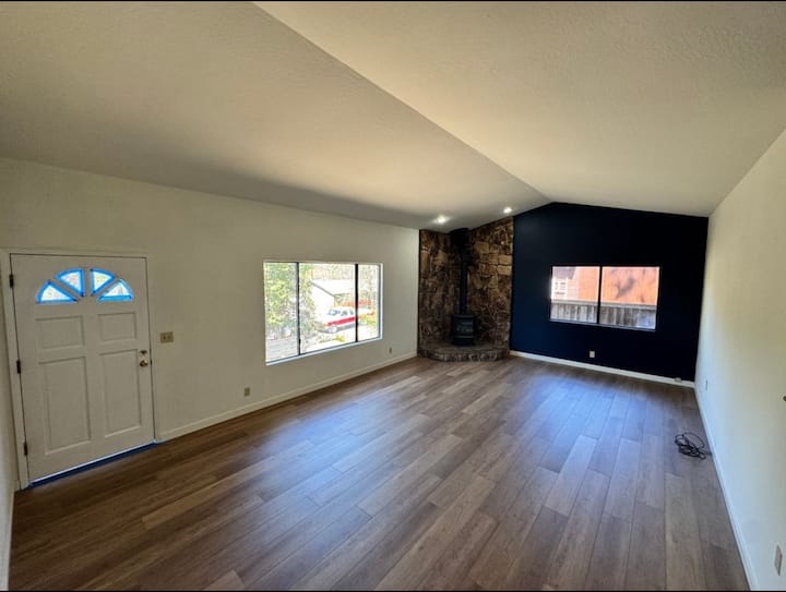 New Birdnest Cabin/ New Furniture Coming/ Gameroom - Murphys, CA