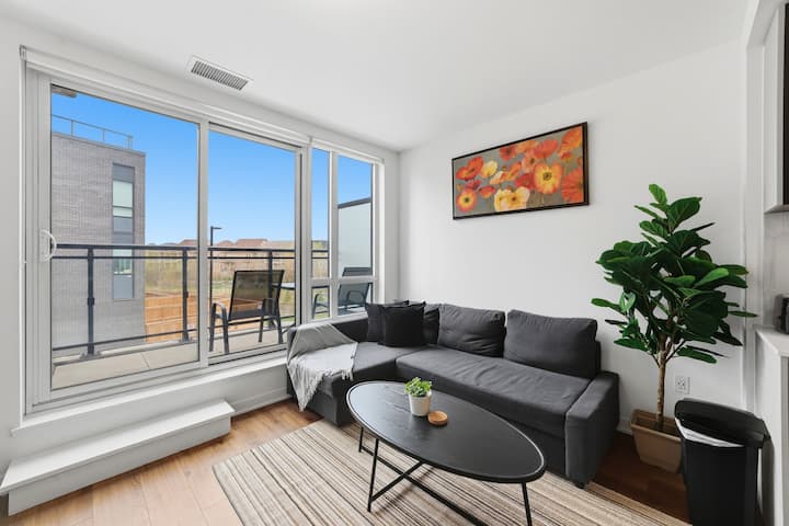 Serene Stays - Oakville (3 Bed, 2 Bath, 1 Parking) - Burlington