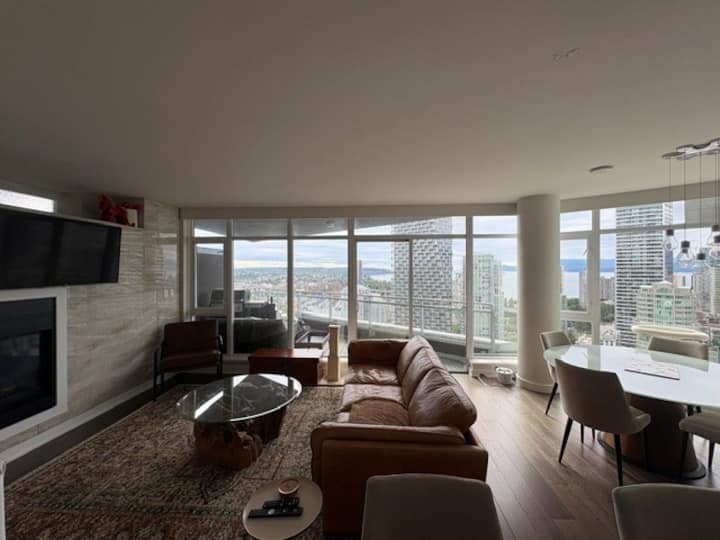 Luxury Yaletown Stay With Water Views - Vancouver