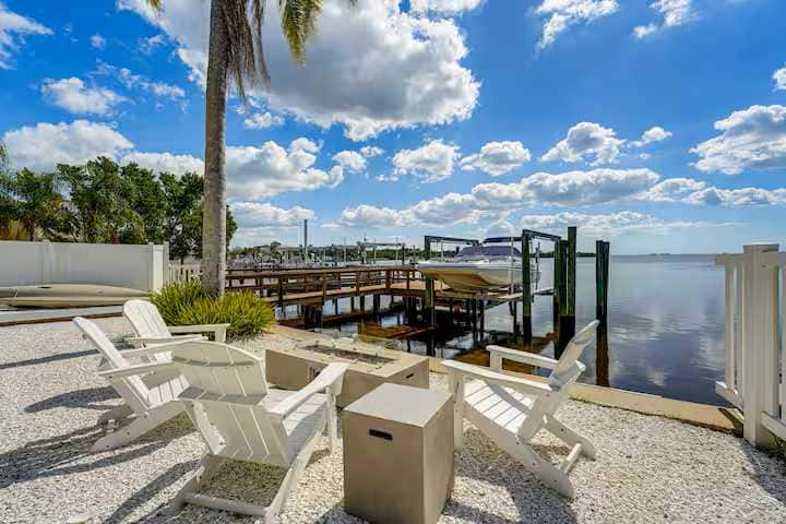 Sunset Waterfront Paradise | Kayaks, Dock, + Views - Tarpon Springs, FL