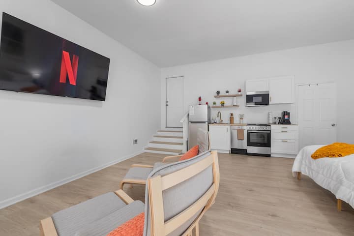 Onelove Full Kitchen Studio, Patio, Sleeps 4 - Smithfield, NC