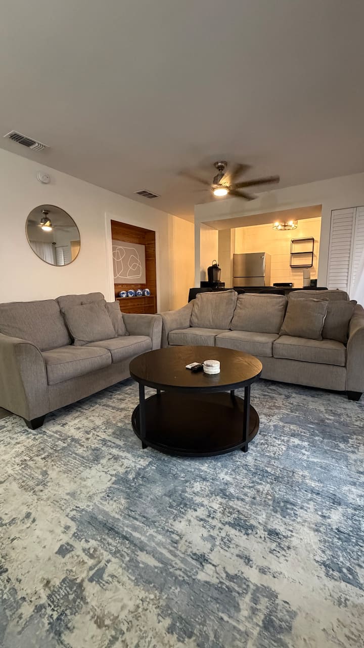 Enjoyable 2-bedroom Condo In Charming Destin - Destin, FL