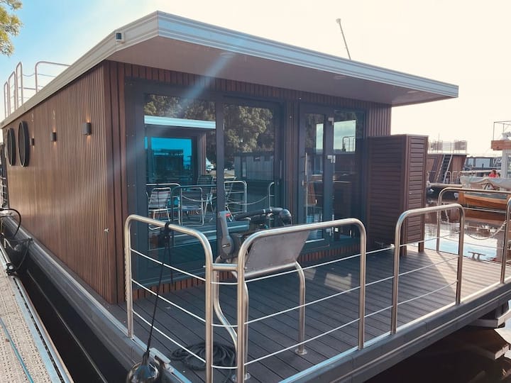 Houseboat Poppy With Private Motorboat And Parking - Prague