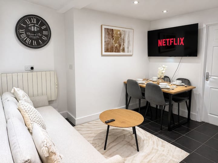 Comfy 1br Cityapt | Parking | 55” 4ktv | Sleeps 5 - The Diamond - Sheffield