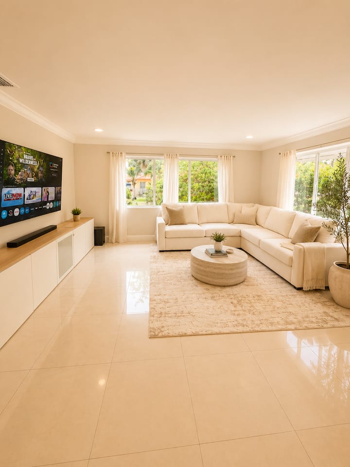 Private Pool Oasis Near Wynwood, Midtown & Beaches - Miami, FL