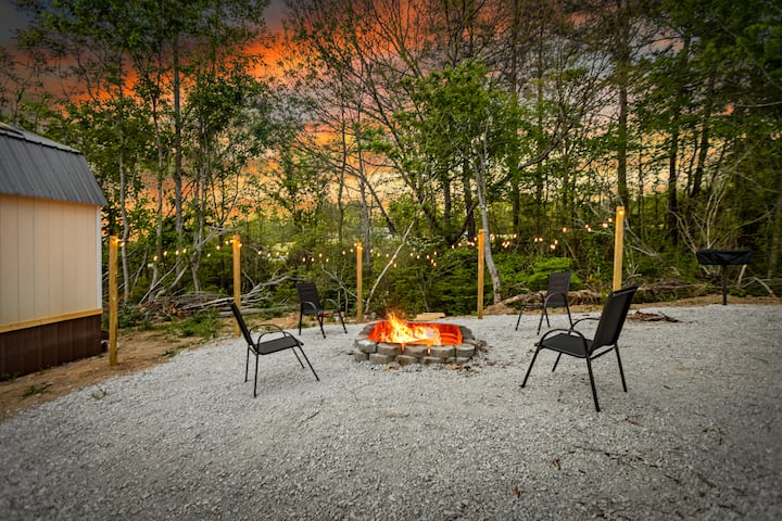 New Unique Home. Direct Access 2 Brimstone Trails - Rugby, TN