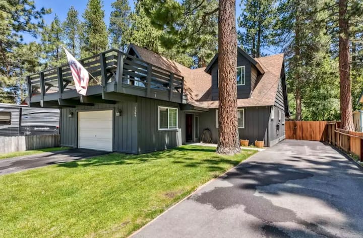 Brand New Spacious Retreat 5br • 3ba • Sleeps 10+ - South Lake Tahoe, CA