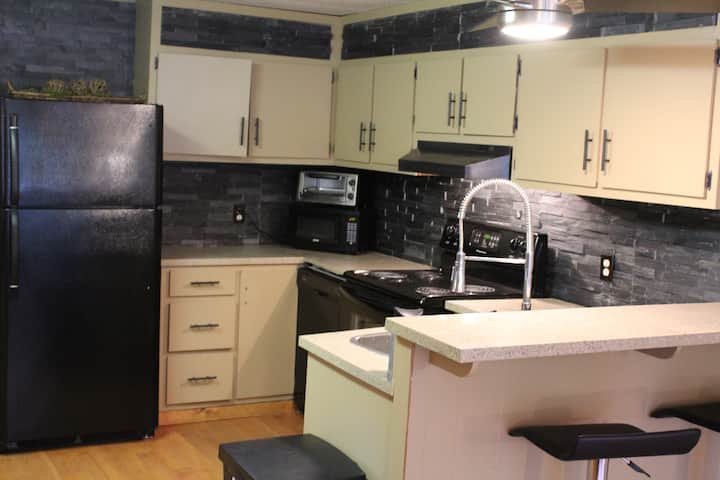 Sicamous Summer Cabin One Road From The Mara Lake - Sicamous