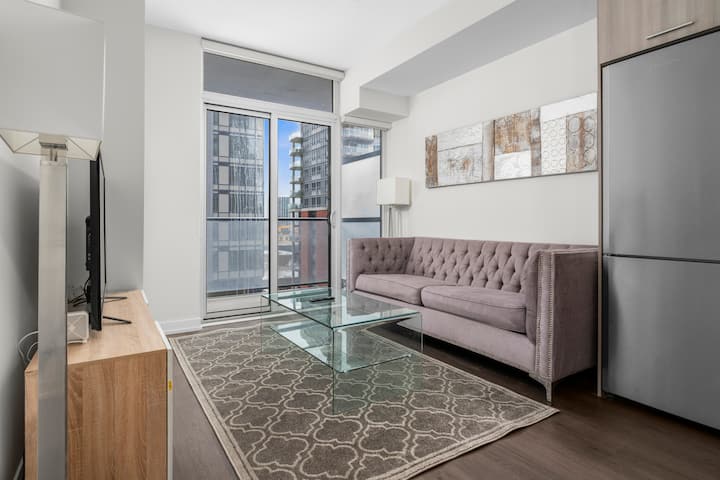Modern 1br @ George St | City View + Self Check-in - Toronto