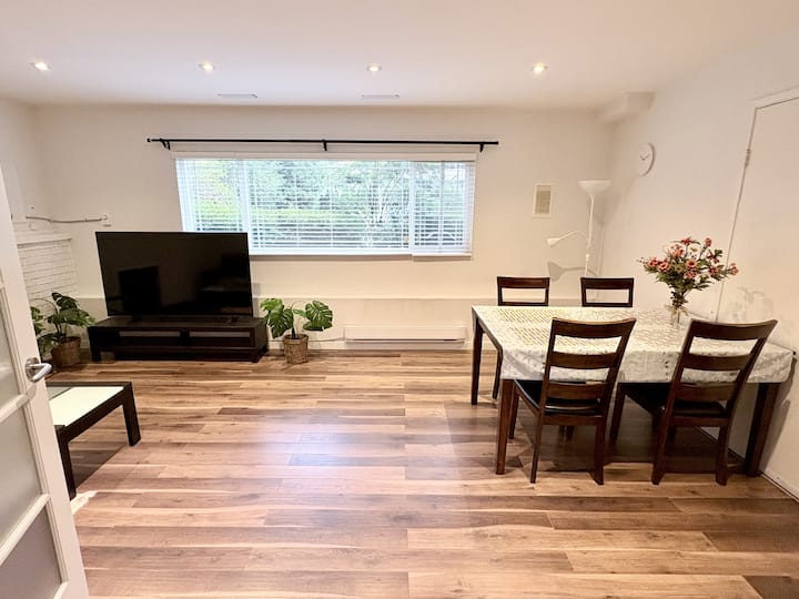 Private 1br Stay W/parking & Easy Transit Access - Coquitlam