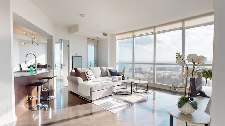 Stylish 2br/2ba Fort York Condo W Skyline Views - Toronto