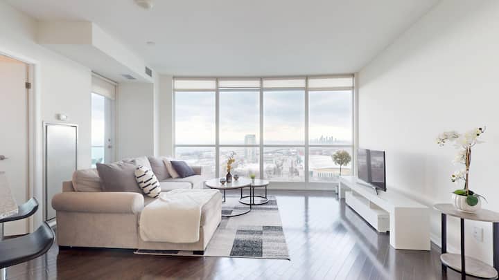 Stylish 2br/2ba Fort York Condo W Skyline Views - Toronto