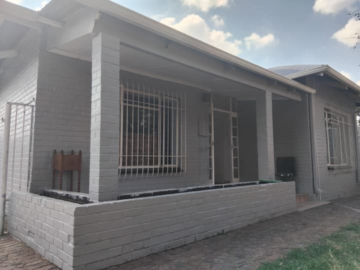 Lakeside 2 Bedroom Secured Apartment - Benoni