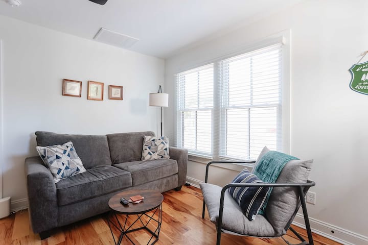 Carriage House Retreat|victorian Historic District - Savannah, GA