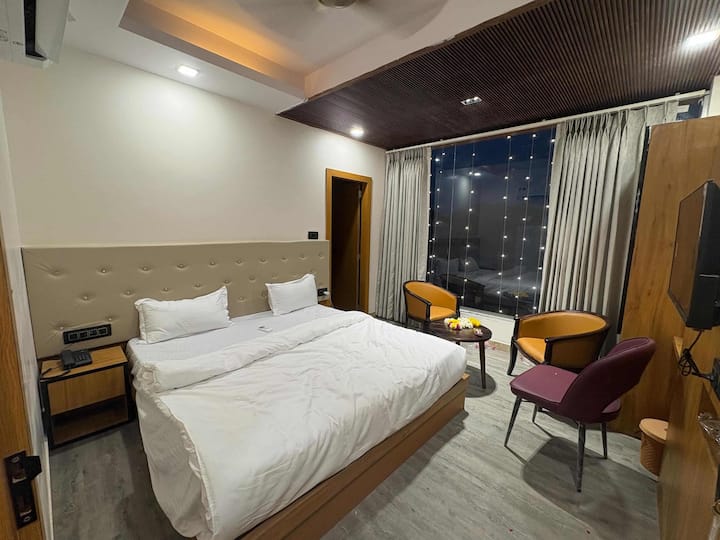 Luxury Rooms At Budget And Rooftop Café Available - Ajmer