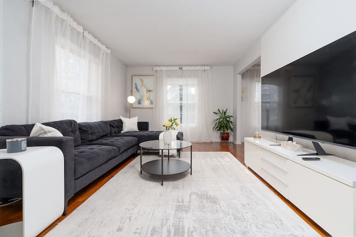 Family Home 3brm 1.5 Bath Sleeps 7 Wifi+parking - Markham, Canada