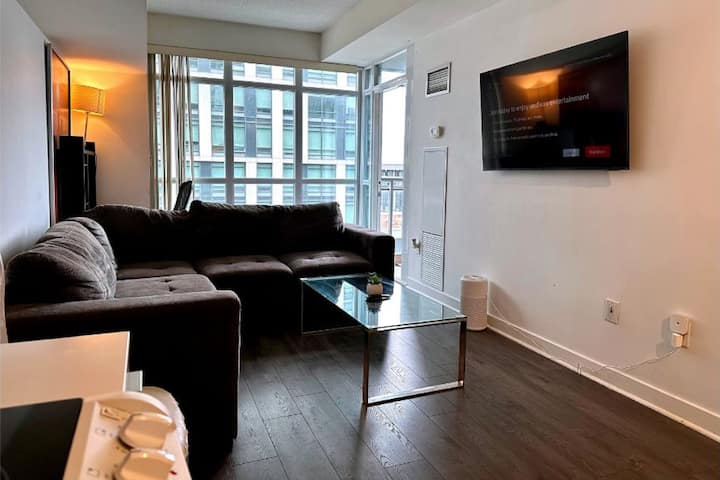 Fort York & Spadina 5 Beds 2 Bathrooms 1 Parking - Toronto