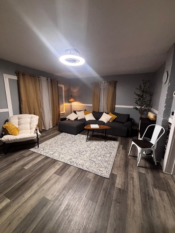 Goldenrod Getaway 
A Hidden Bourbon Trail Retreat - Louisville, KY