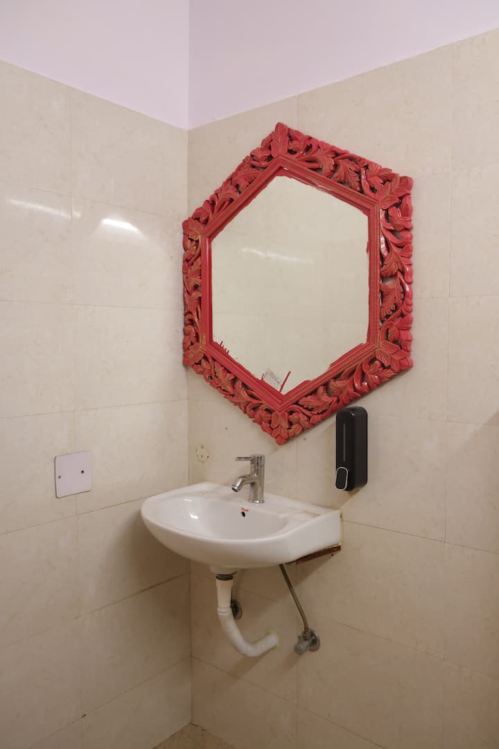 Studio Room (Couple-friendly) - New Delhi