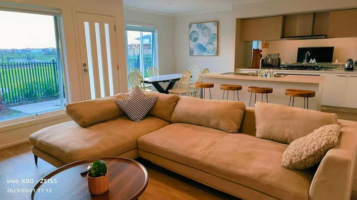 Berwick Water View House - Clyde North