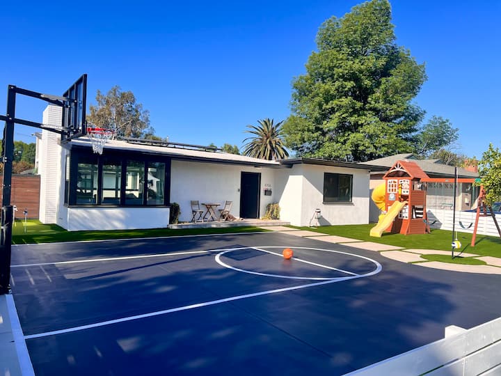 Luxury Riverside Pool & Family Retreat - Riverside, CA
