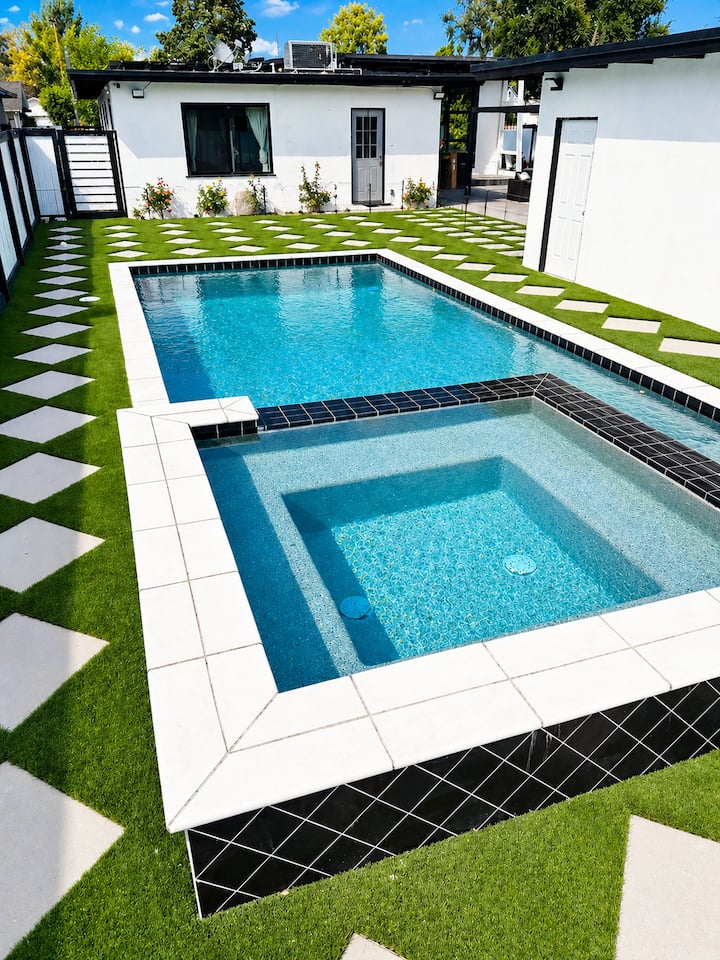 Luxury Riverside Pool & Family Retreat - Riverside, CA