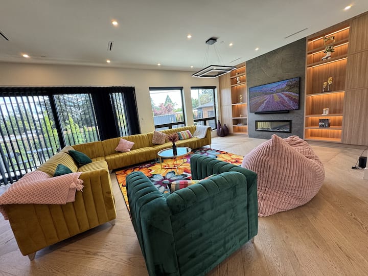 6br Spacious Luxury Villa - Theatre, Sauna & Games - Canada