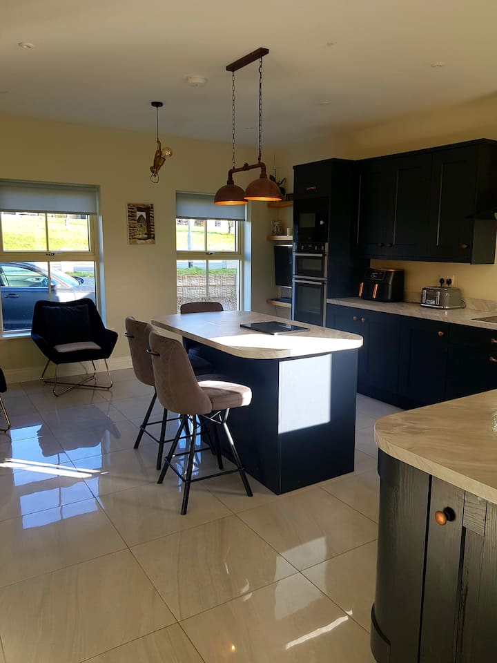 Detached 4 Bed Modern House In A Quiet Estate. - Limerick