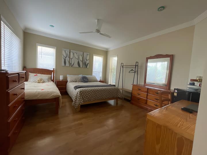 Lakeside Home Guestroom - Caloundra