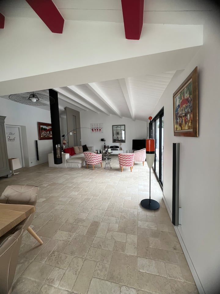 Agréable Maison Pour 10 Personnes - La Rochelle