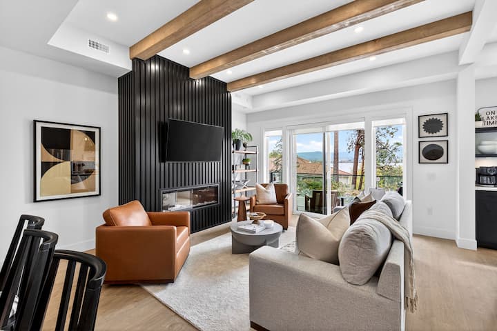 The Belvedere | Lakeview Retreat W/ Rooftop Lounge - Kelowna