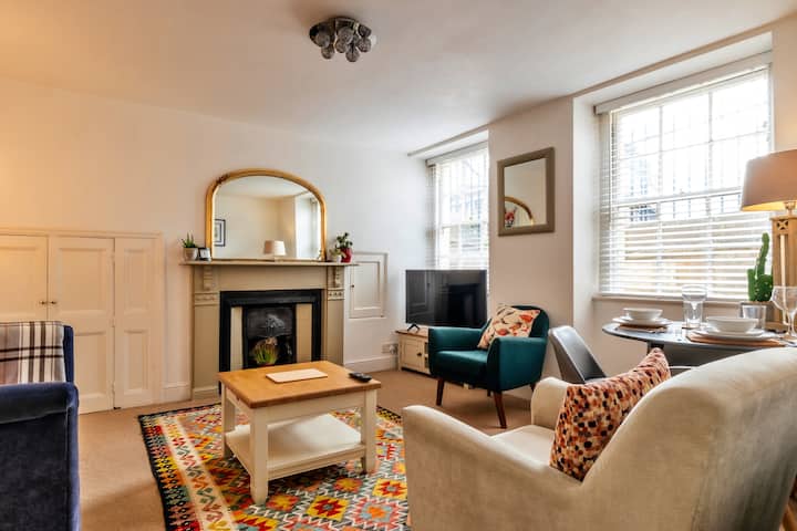 Finest Retreats | Parade Watch - Bath