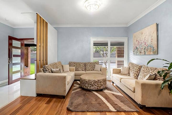 Generous 6-bed Epping Home - 파라마타