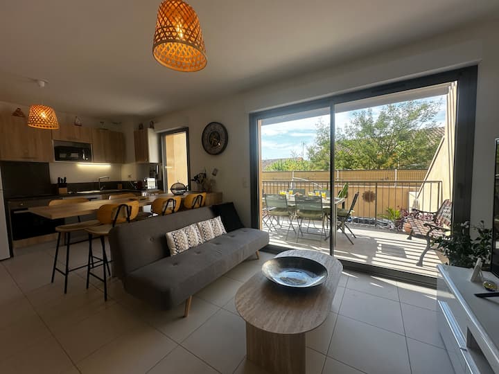 Villa Dans Résidence Sécurisée Avec Spa Et Parking - Saint-Laurent-d'Aigouze