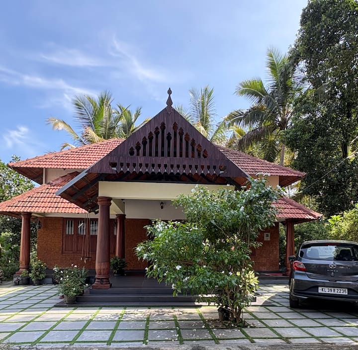 Manjeeram Homestay With Portico&veranda
@Nemmara - Alathur