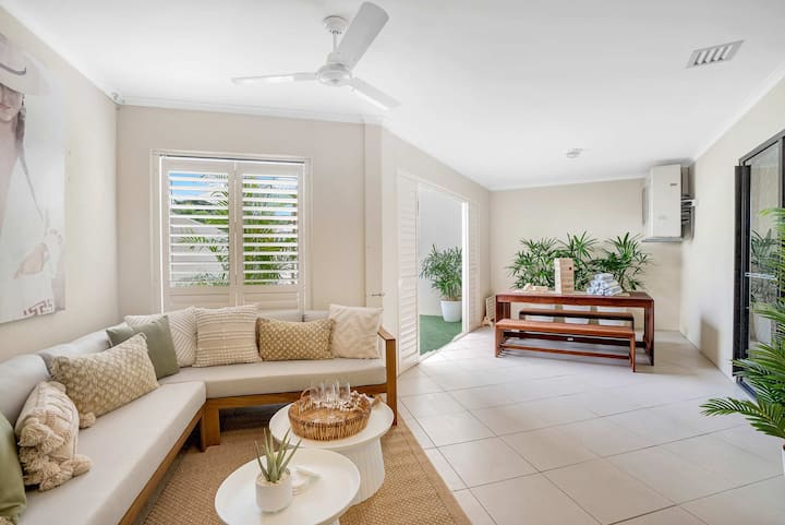 Spacious Retreat With Courtyard & Resort Pool - 凱恩斯