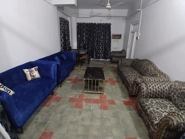 3 Bedrooms 2 Bath Lounge & Terrace - Karachi