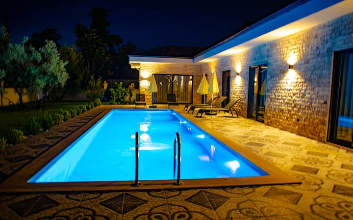Modern Korunaklı Lüks Havuzlu Villa Arslan - Köyceğiz