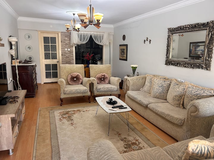 Müstakil, Deniz Kenarında,bahçeli, Site Içerisinde - Kuşadası