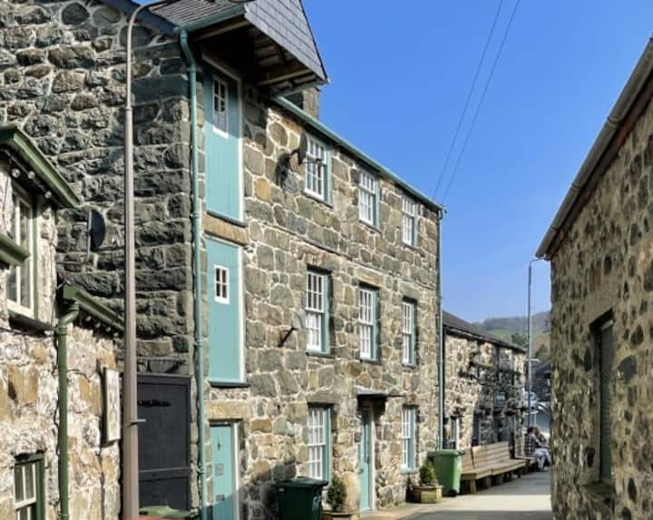 Spacious 2 Bedroom Apartment In Heart Of Dolgellau - Dolgellau