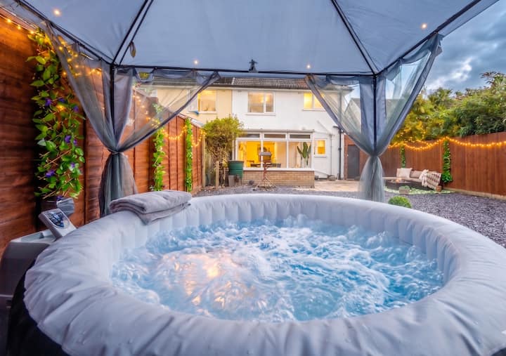 Luxury 2br Cambridge House | Hot Tub & Pool Table - Cambridge