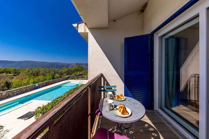 Wabi Sabi Apartment 8 - By Happy Rentals - Cres