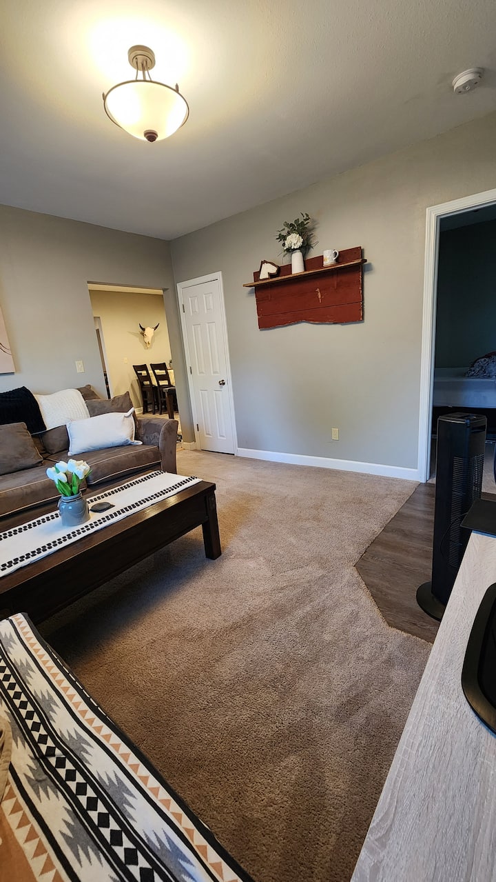 Cozy 3br Retreat W/ Fireplace, Patio + Dog Run - Boone, IA
