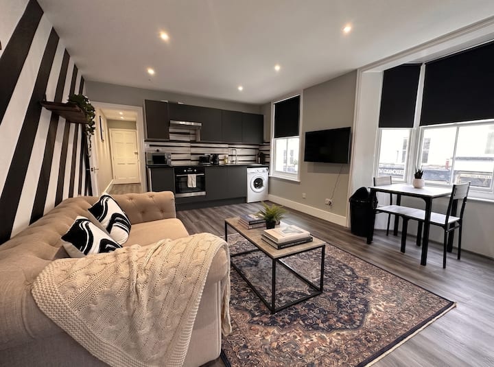 Vibrant Central One Bedroom - Brighton Station