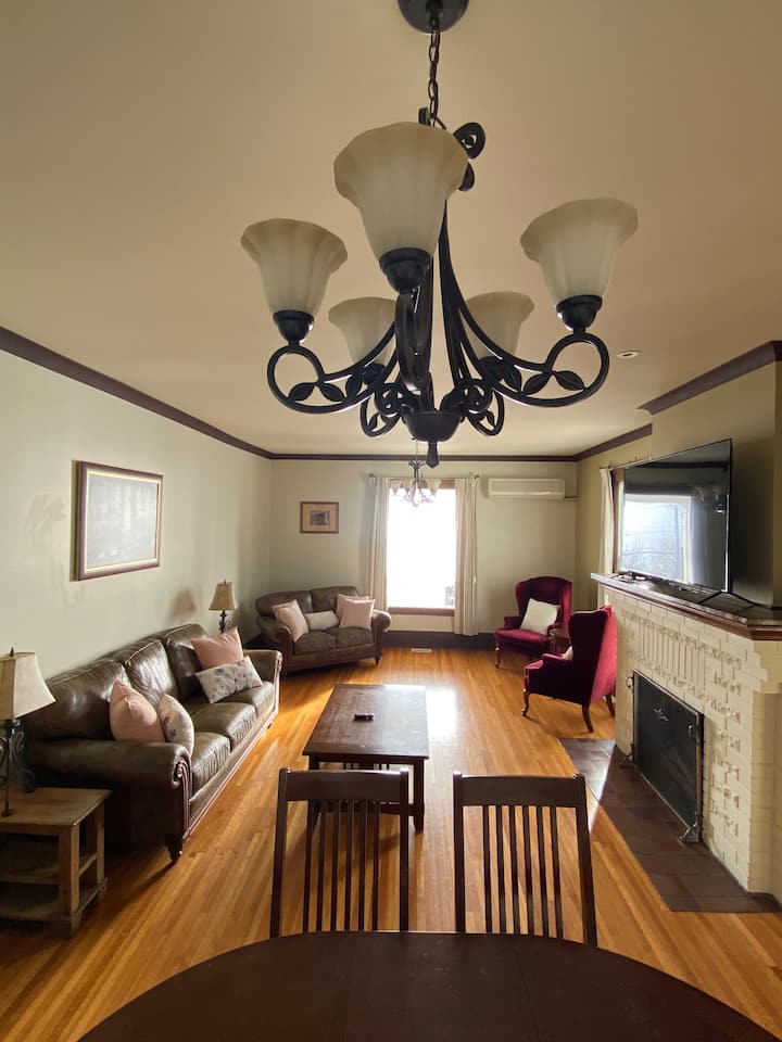 The Ferland | Suite With Solarium & Lake Views - New Liskeard