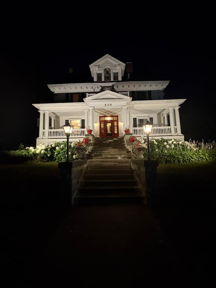 The Ferland | Suite With Solarium & Lake Views - Temiskaming Shores