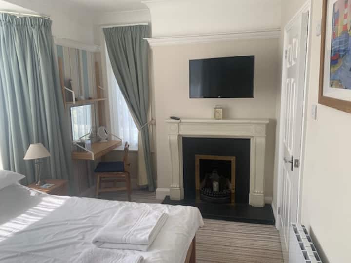 Large Double Ensuite Room Only Seahouses - Seahouses