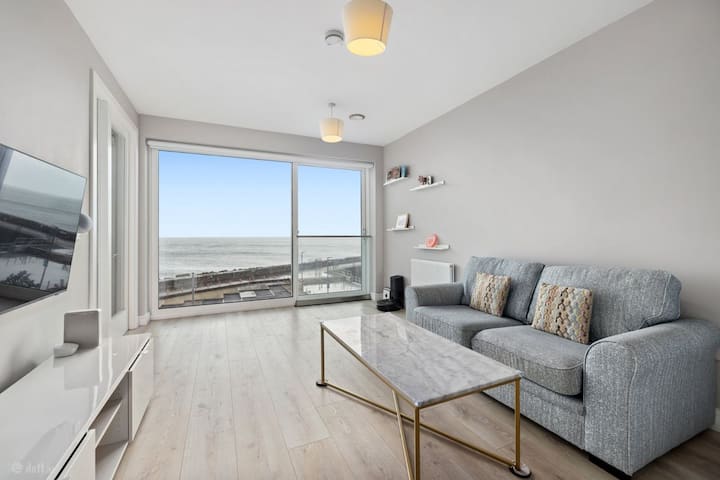 Sea-view Luxury Apt | Steps To Beach & Dart - Greystones