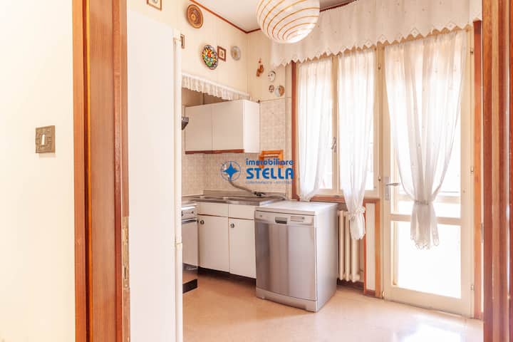 Rossi Apt. <Piazza Marconi> 250 Mt. From The Beach - Jesolo